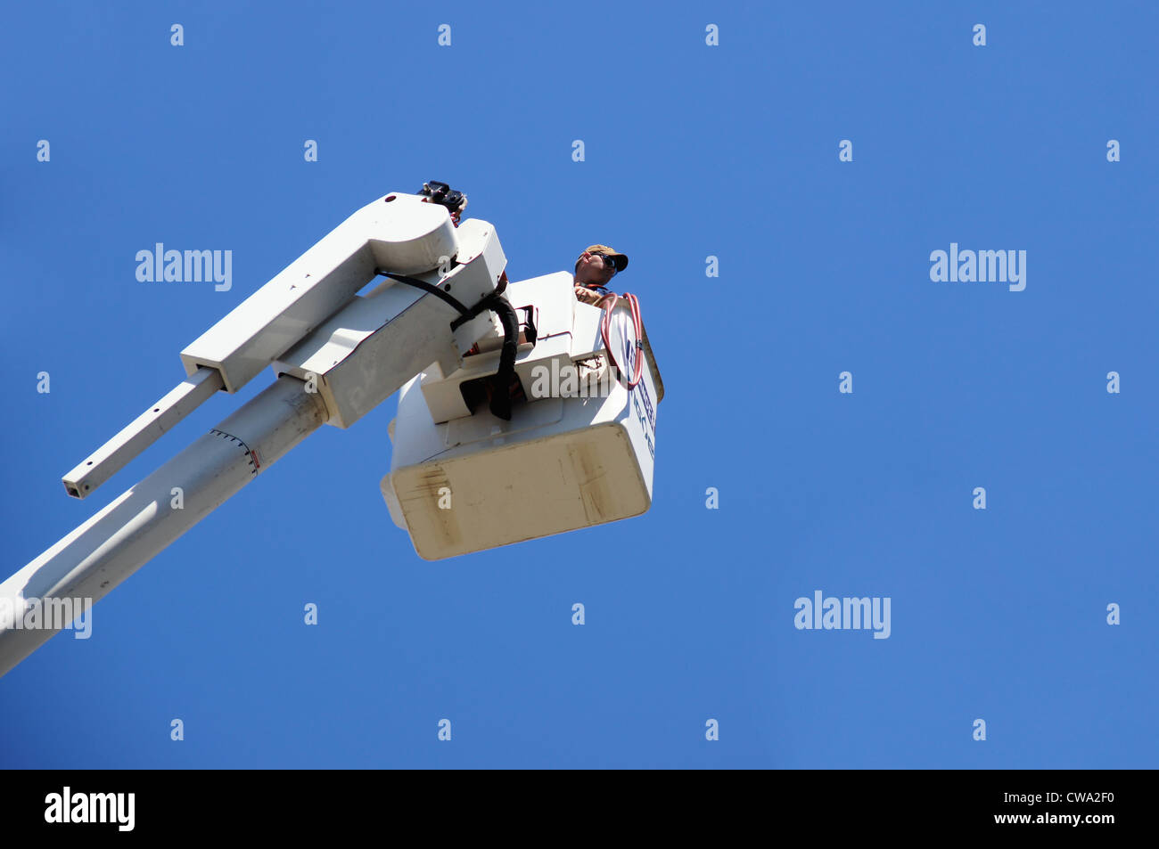 Lift reveal hi-res stock photography and images - Alamy
