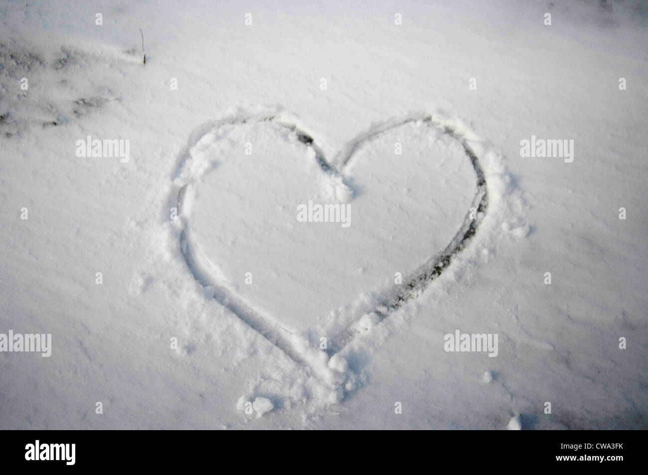 Love in the snow hi-res stock photography and images - Alamy