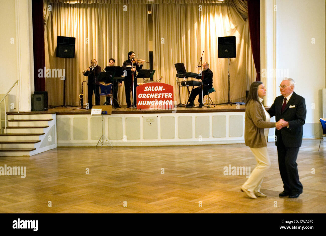 Ballroom Dancing Band High Resolution Stock Photography and Images - Alamy