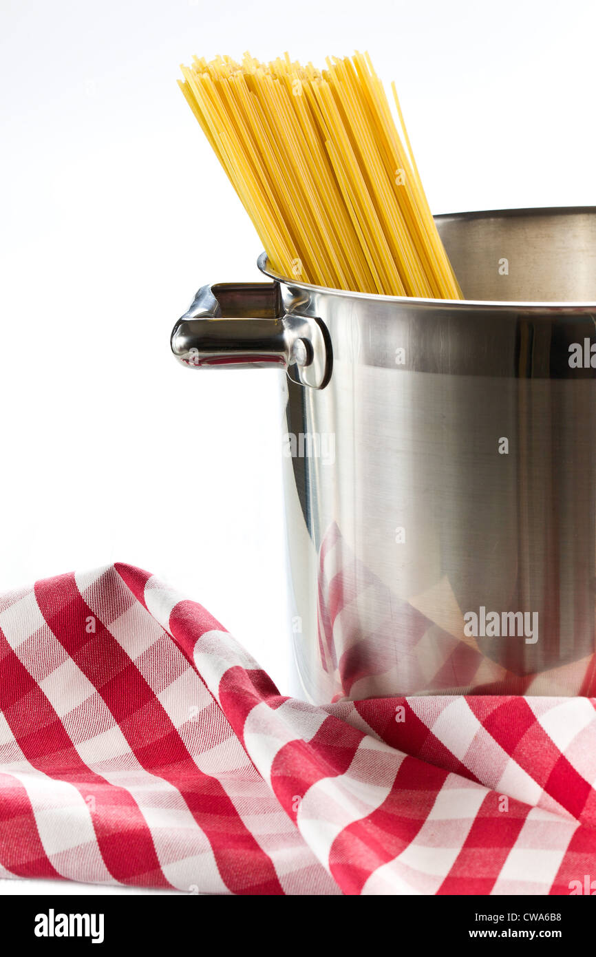 Spaghetti in pot hi-res stock photography and images - Alamy