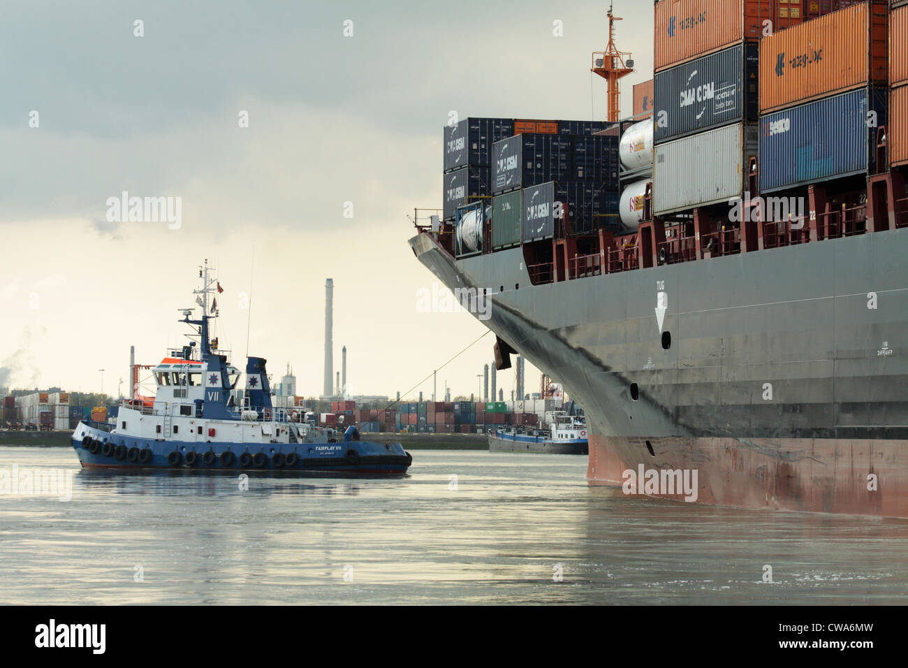 Manila Express, Hong-Kong registered containership in port of Rotterdam ...