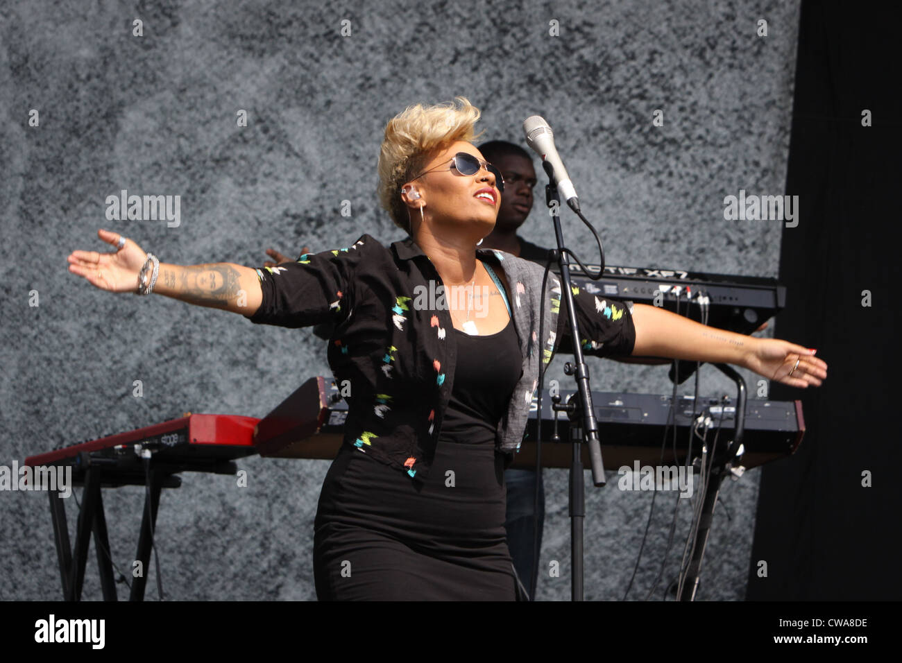 Emile sande on stage hi-res stock photography and images - Alamy