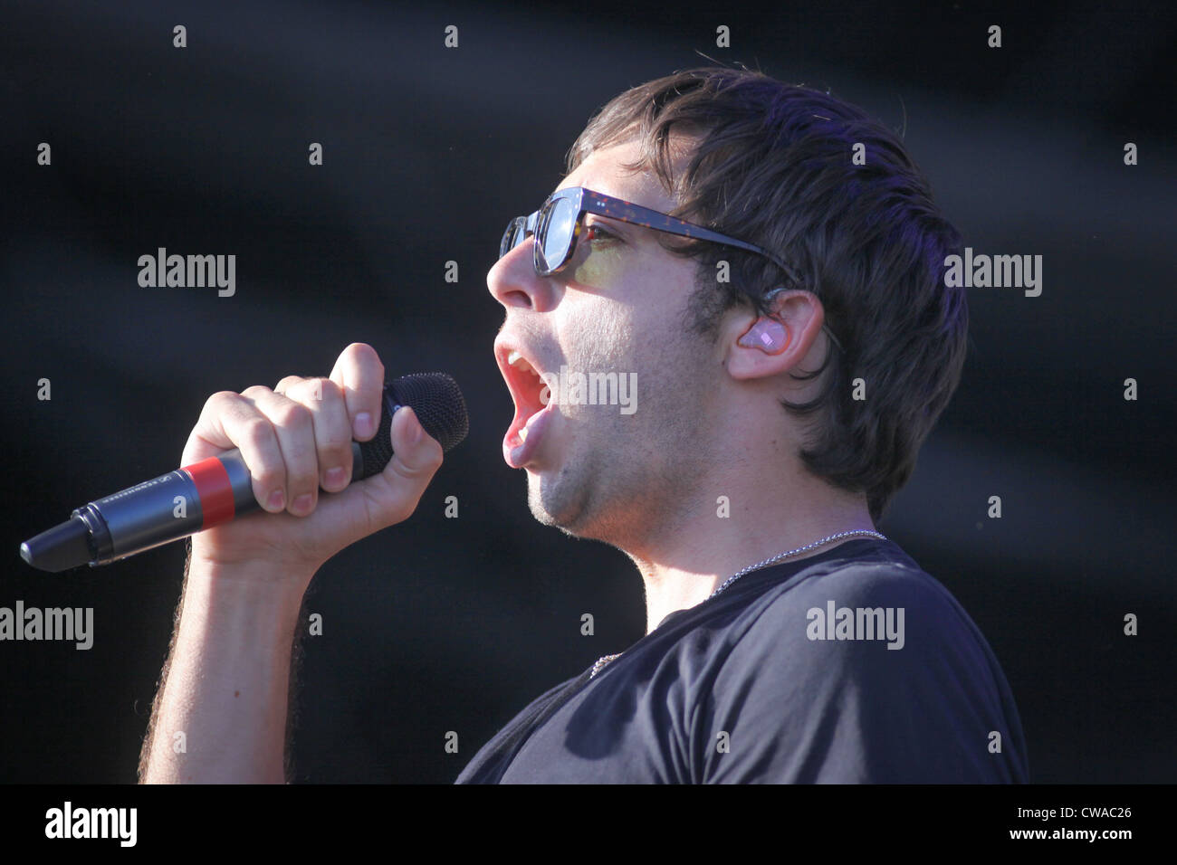 Example Live On Stage High Resolution Stock Photography and Images - Alamy