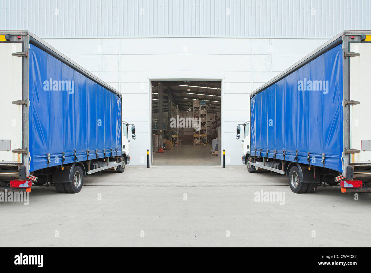 Trucks parked outside distribution warehouse Stock Photo - Alamy