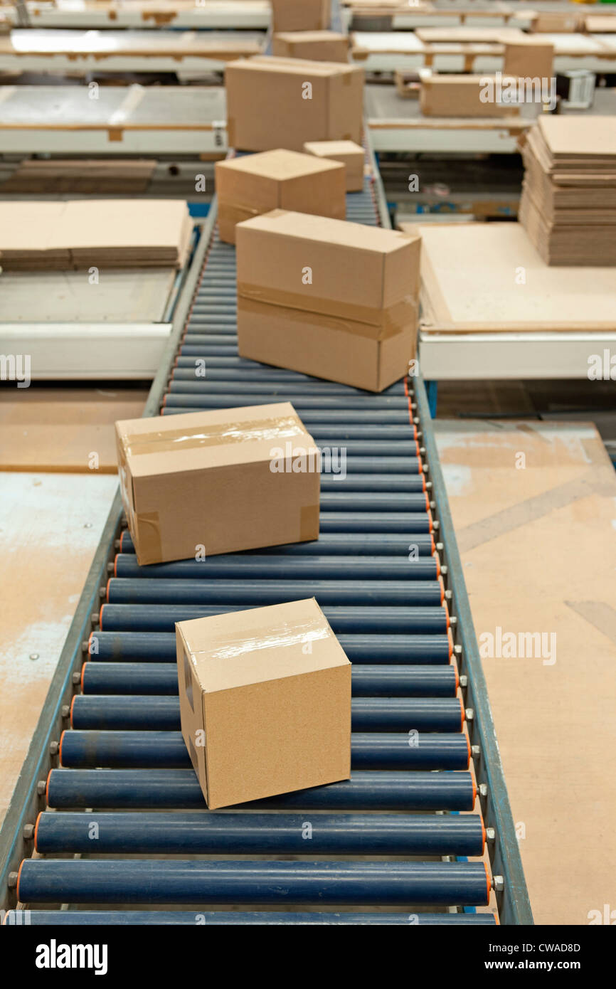 Conveyor belt boxes hi-res stock photography and images - Alamy