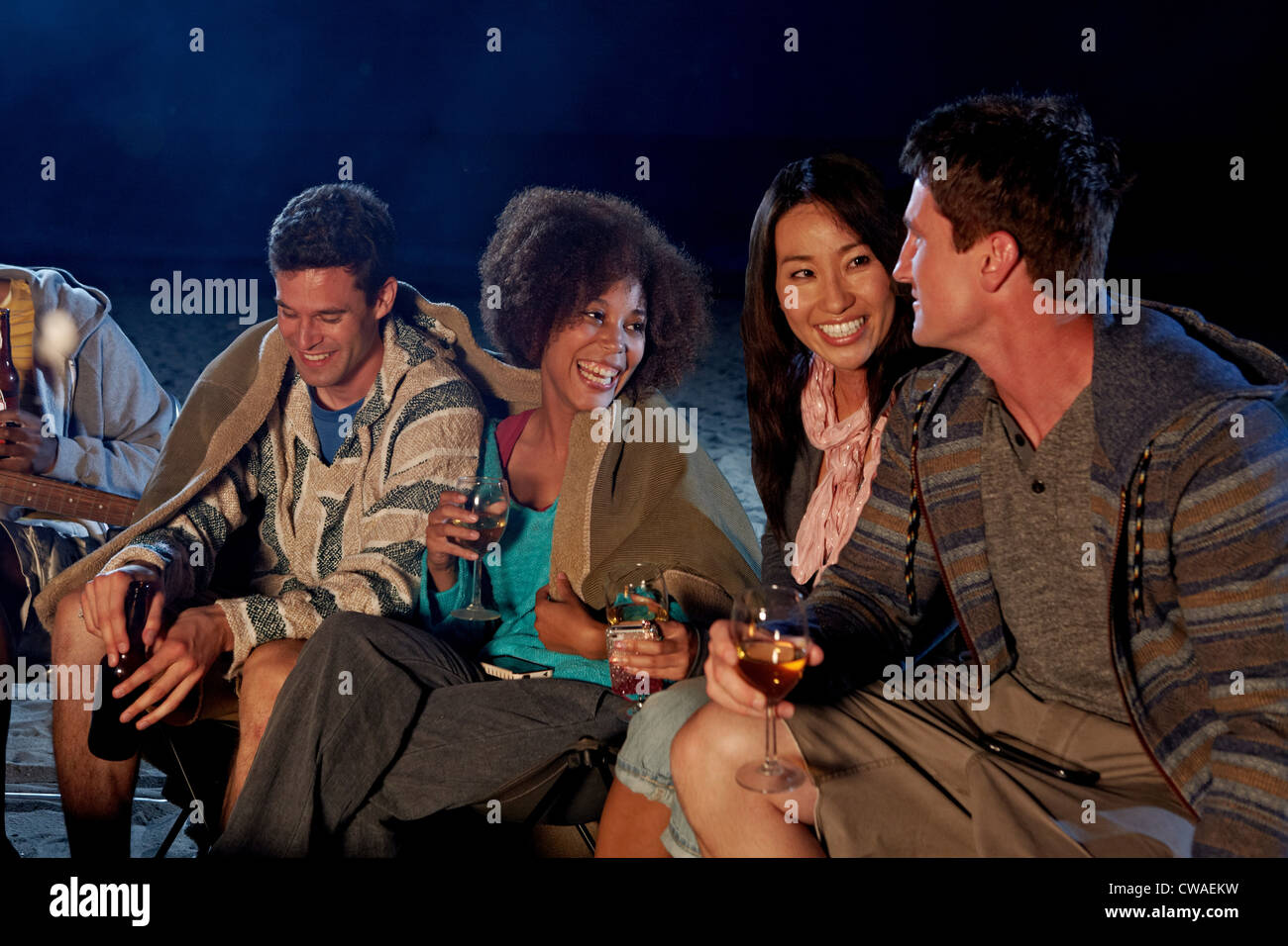 Friends having beach party night hi-res stock photography and images ...