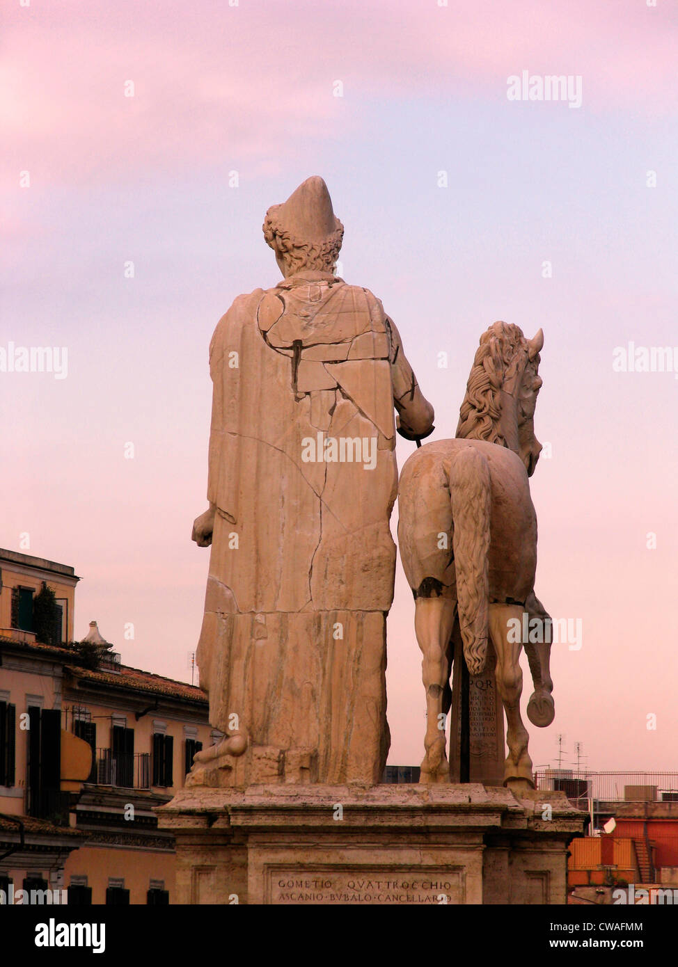 Damaged statue italy hi-res stock photography and images - Alamy