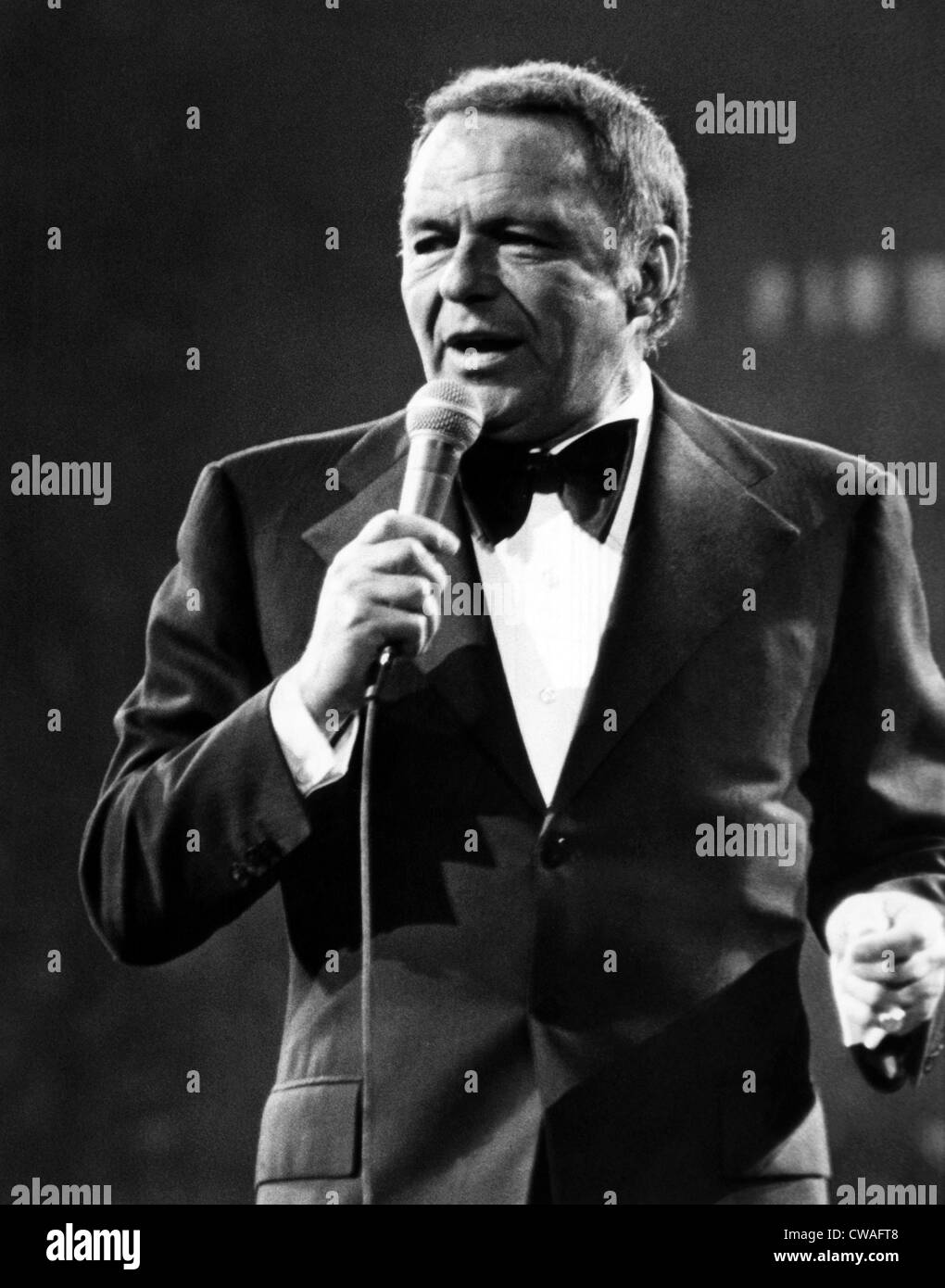 Frank sinatra singing hi-res stock photography and images - Alamy