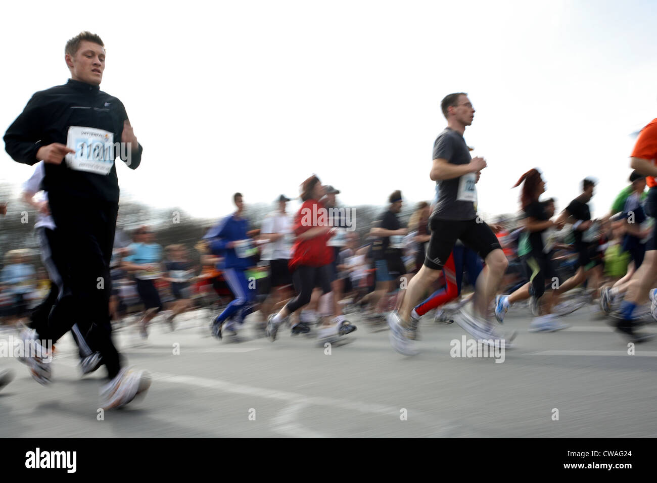 Half marathon runners hi-res stock photography and images - Alamy