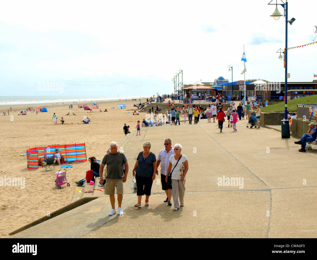 A busy promenade and beach at Mablethorpe, Lincolnshire, England, UK ...