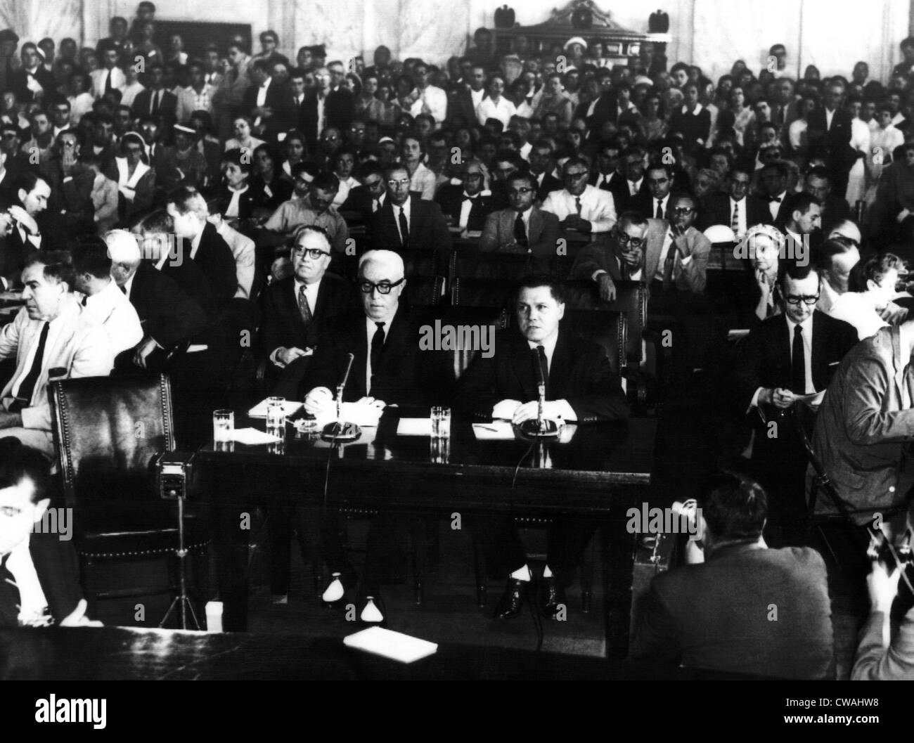 Crowded room 1950s hi-res stock photography and images - Alamy