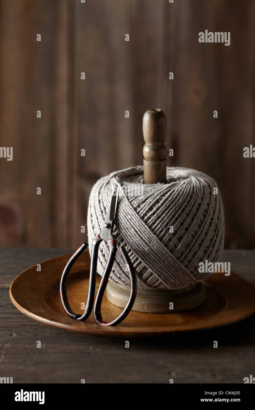 Ball of string and scissors Stock Photo - Alamy