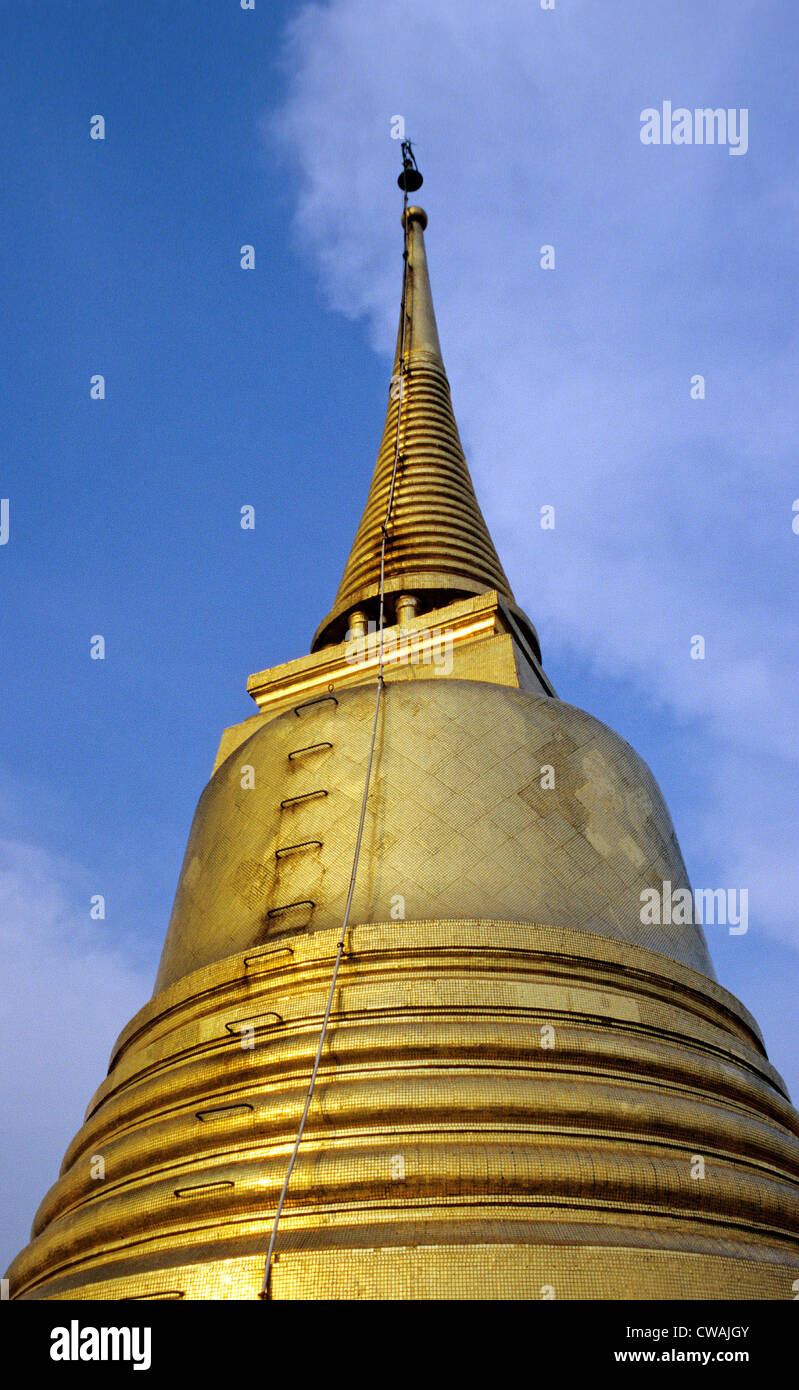 Bangkok, golden chedi of Golden Temple Mount Stock Photo - Alamy