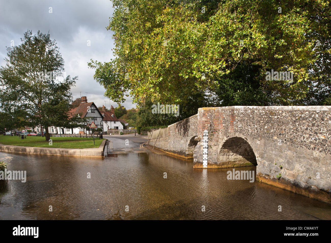 Eynsford ford humped backed pretty bride over river Darent Stock Photo ...