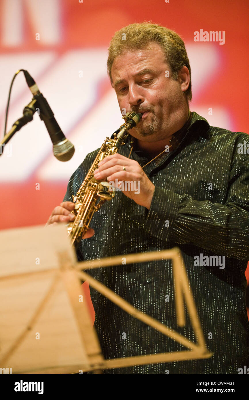 Garland tim hi-res stock photography and images - Alamy