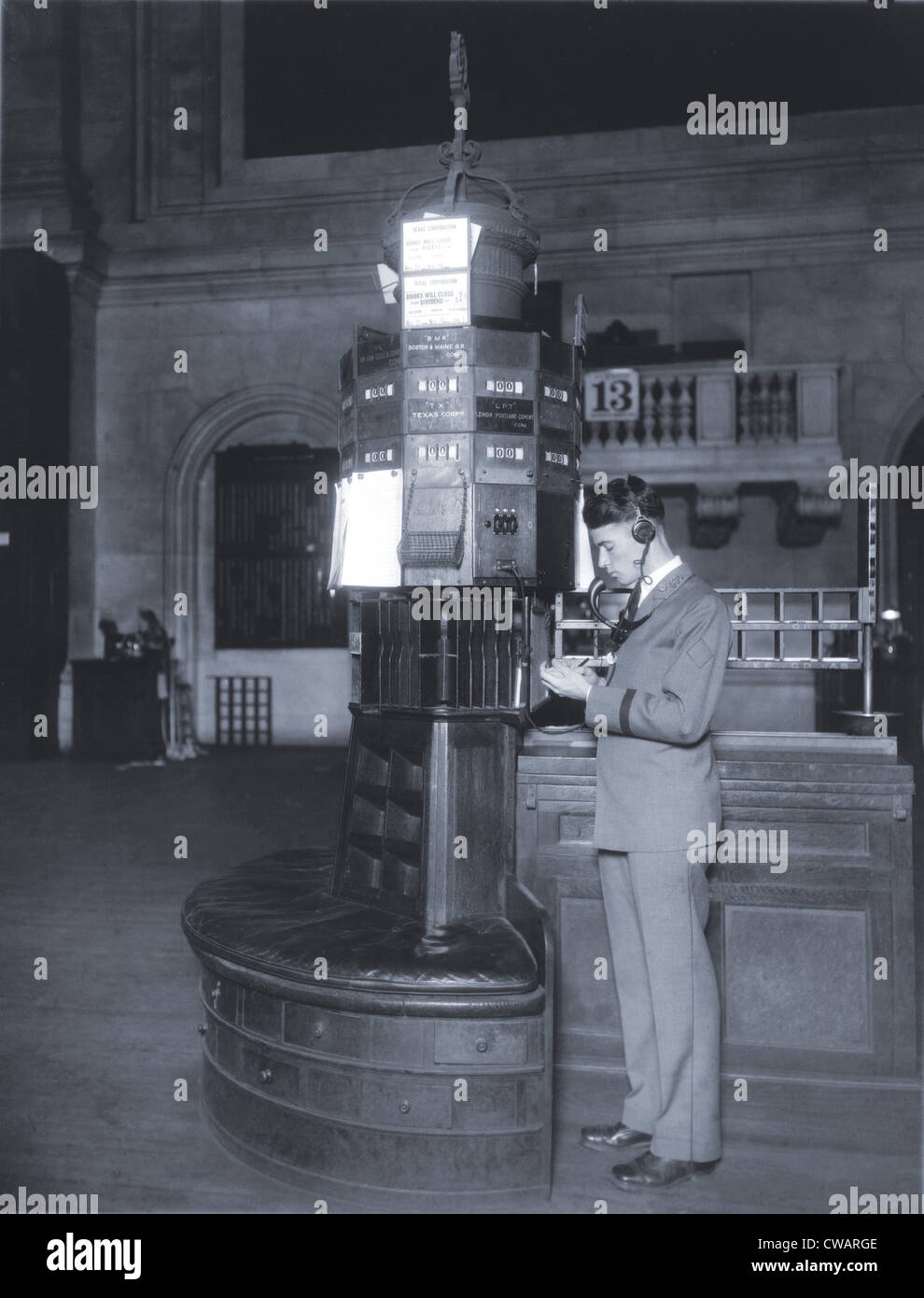 Telephone operator 1920s hi-res stock photography and images - Alamy
