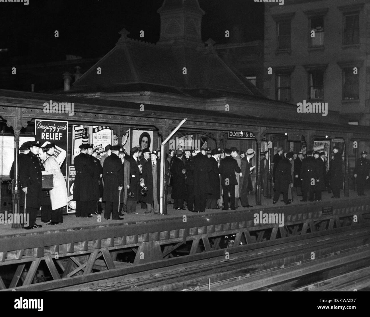 Elevated train station 1930s hi-res stock photography and images - Alamy