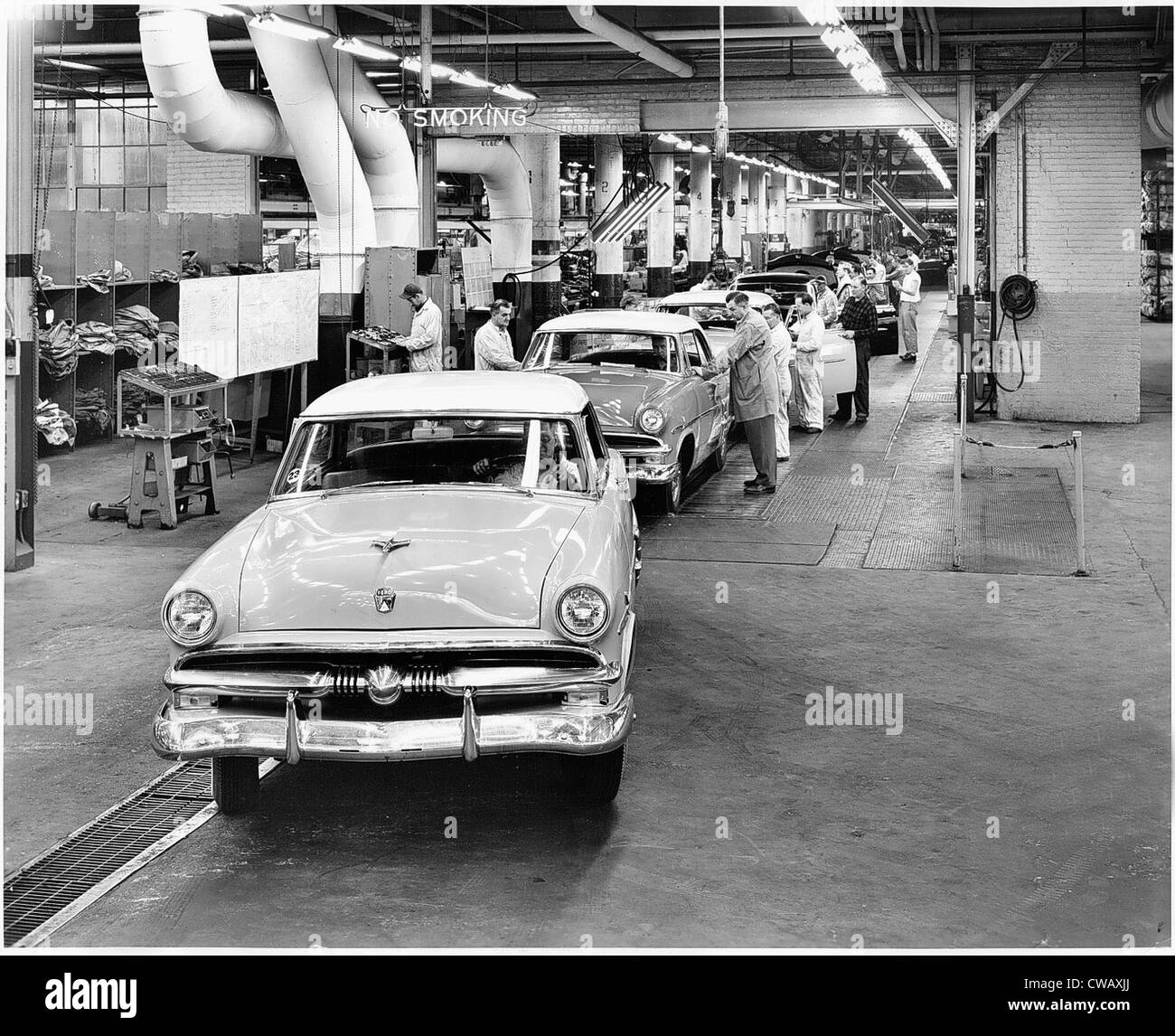 EV1606 - QUALITY CHECKS. Courtesy: CSU Archives / Everett Collection ...