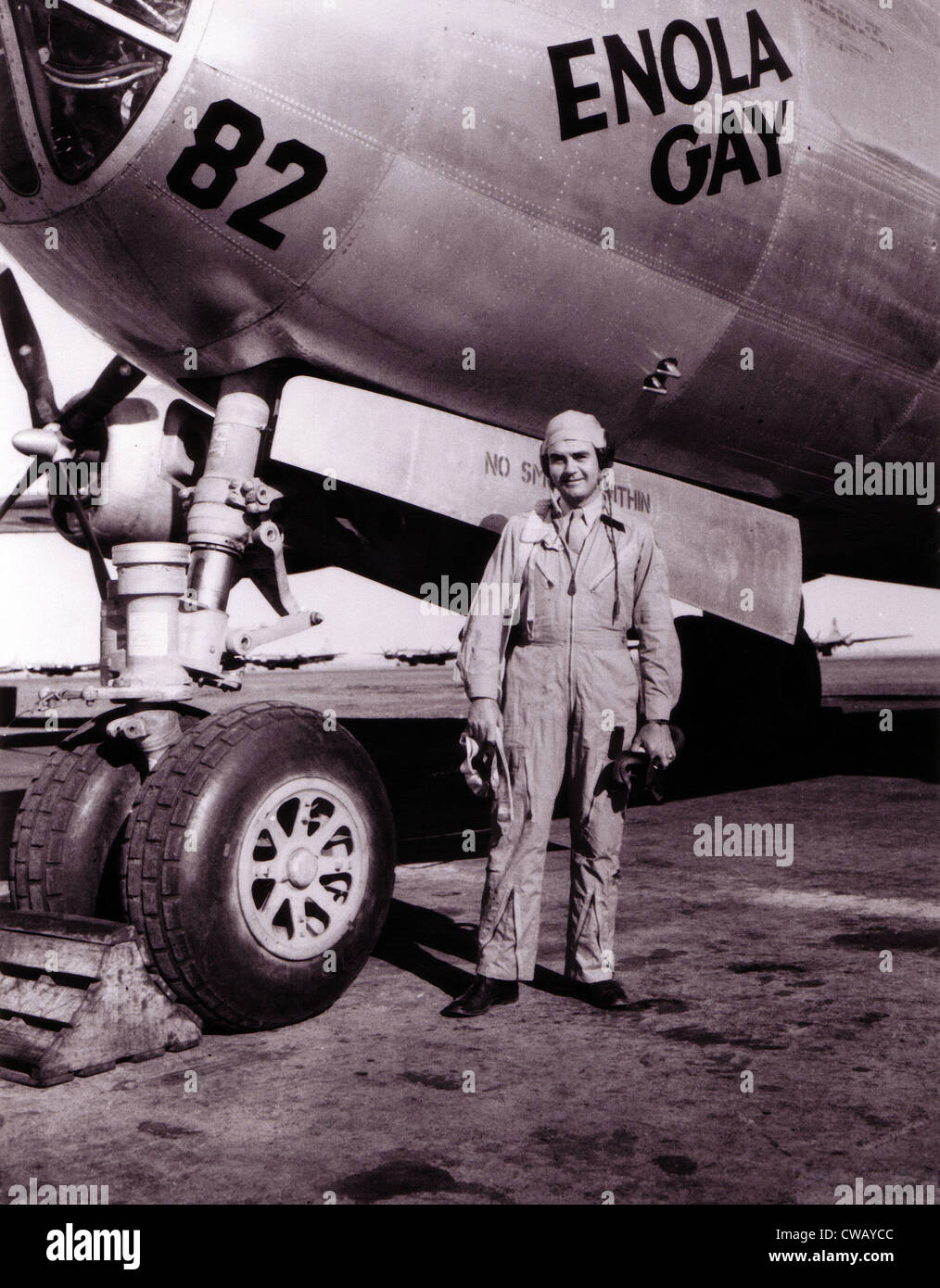 Colonel Paul Tibbets in front of the Enola Gay, ROSWELL ARMY AIR FIELD ...