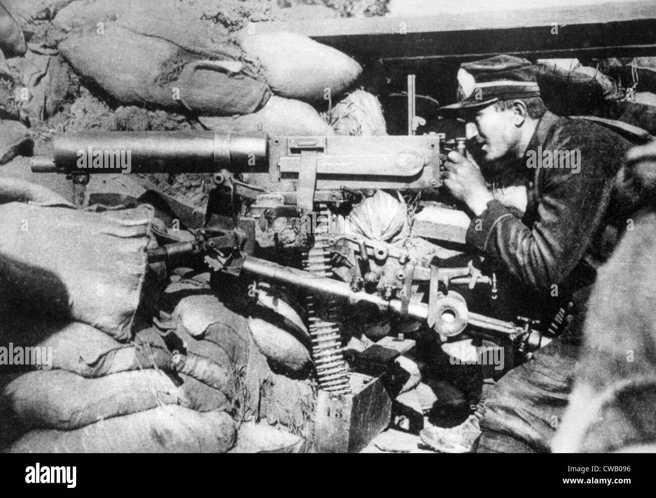 World War I, a Belgian machine gunner in position in the trenches, 1915 ...