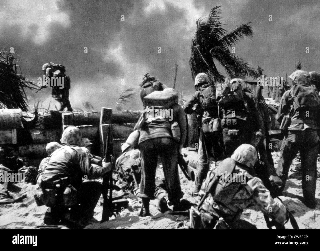 World War II, Official U.S. Navy photo of U.S. Marines invading Tarawa ...