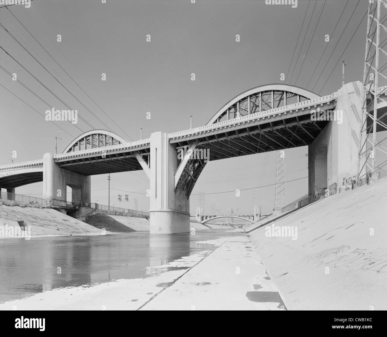 Los Angeles River and the Sixth Street Bridge, an example of Moderne ...