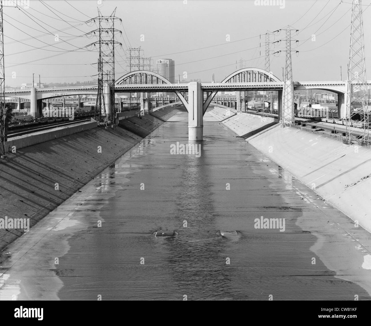 Los Angeles River and the Sixth Street Bridge, an example of Moderne ...