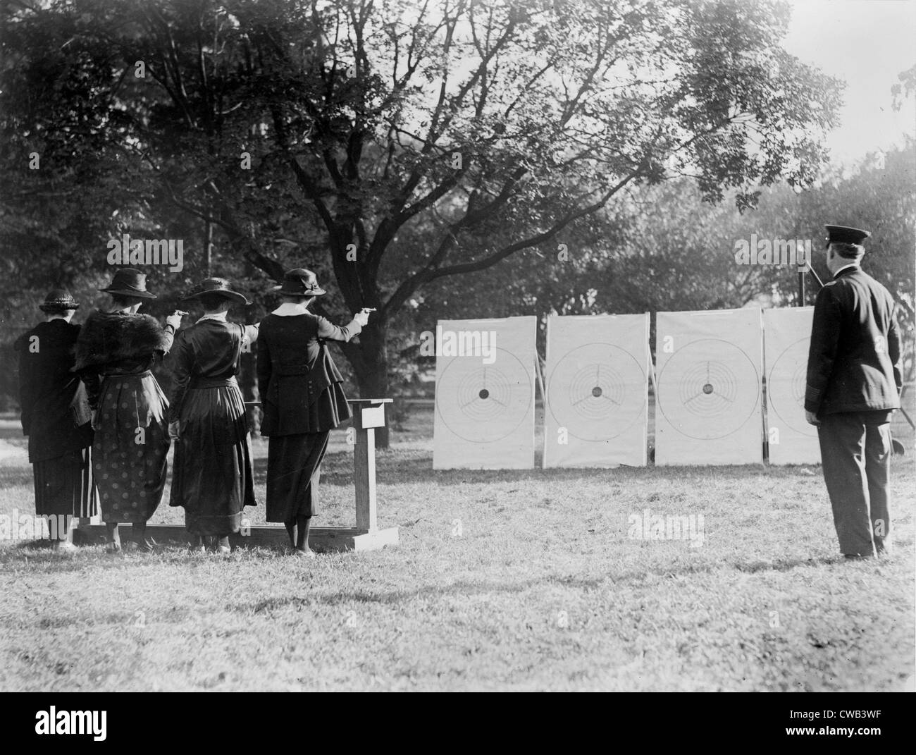1920s shooting hi-res stock photography and images - Alamy