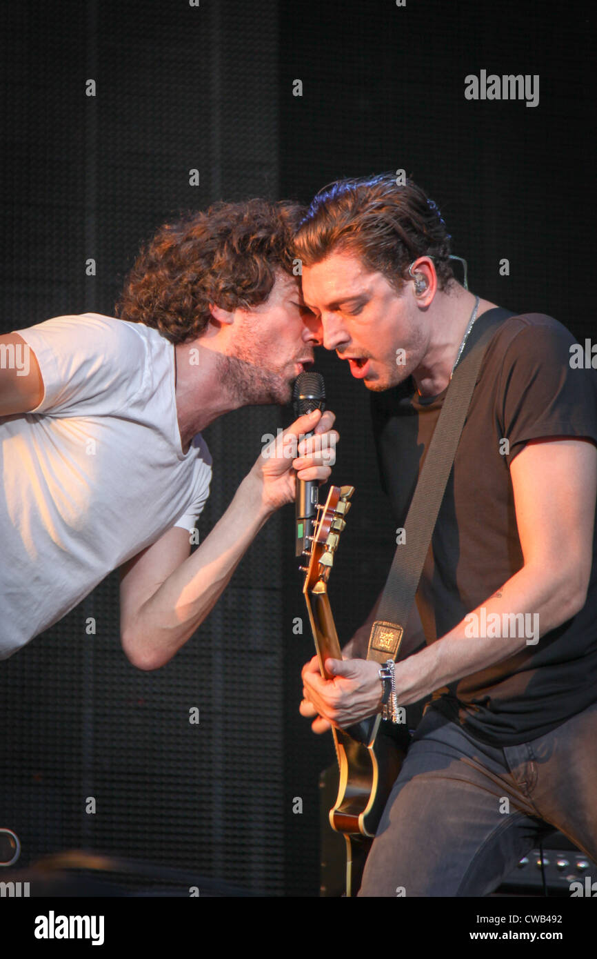 Snow patrol performing on v stage v festival hi-res stock photography ...