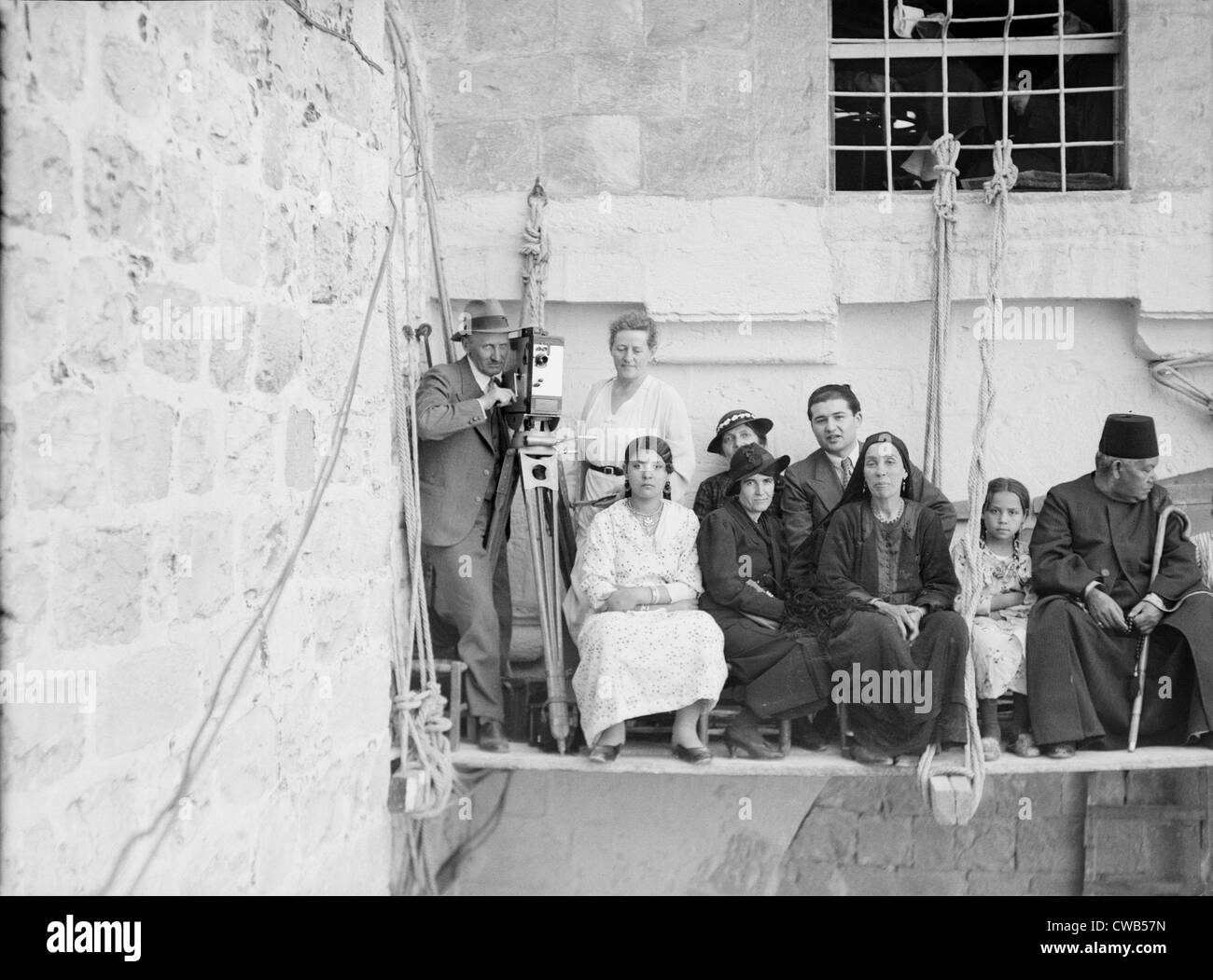1920s movie camera hi-res stock photography and images - Alamy