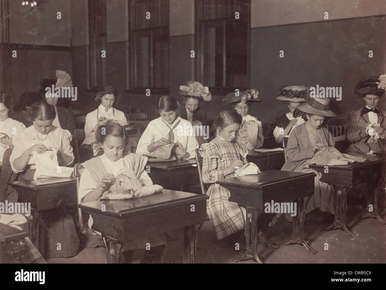 1900s school girl hi-res stock photography and images - Alamy