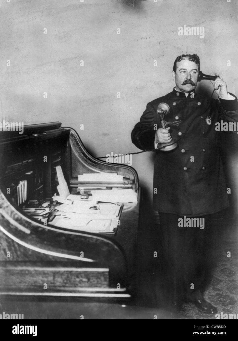 Police uniform 1900's hi-res stock photography and images - Alamy