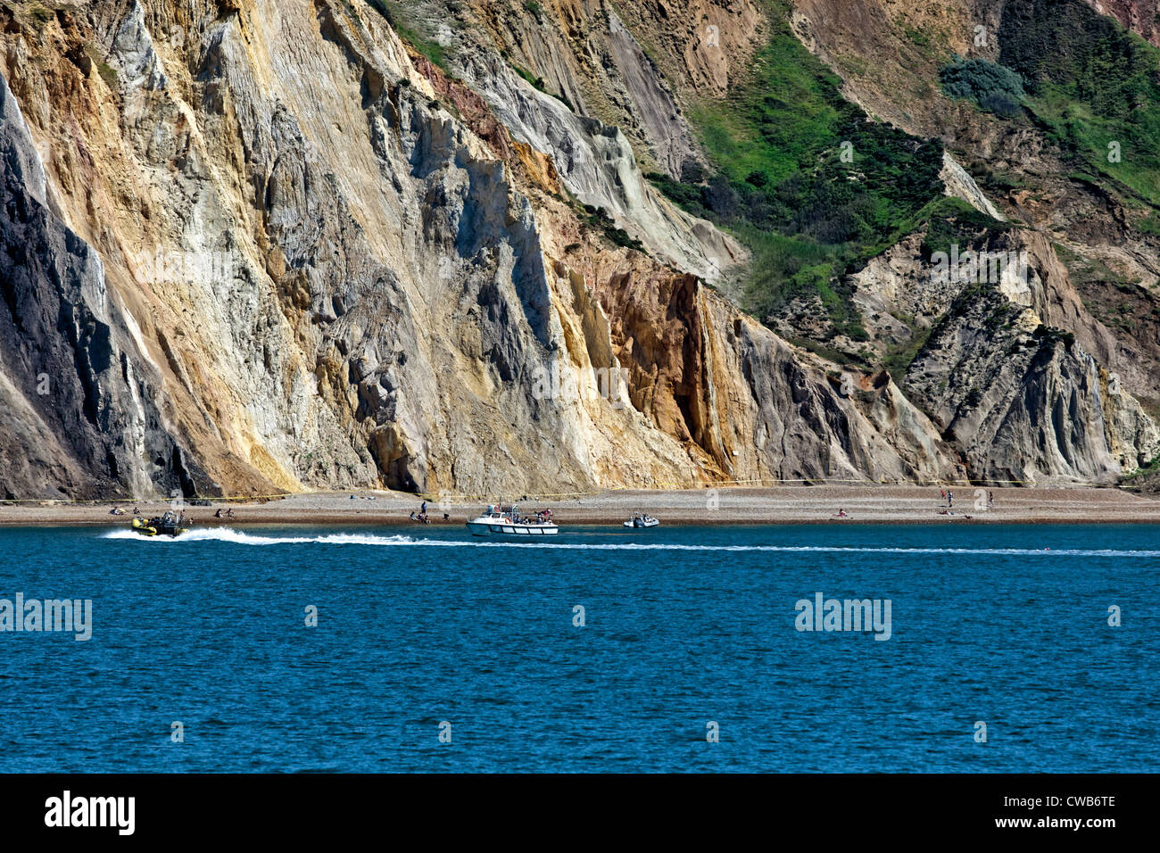 Boats in front of the coloured sands of Alum Bay Isle of Wight, UK ...