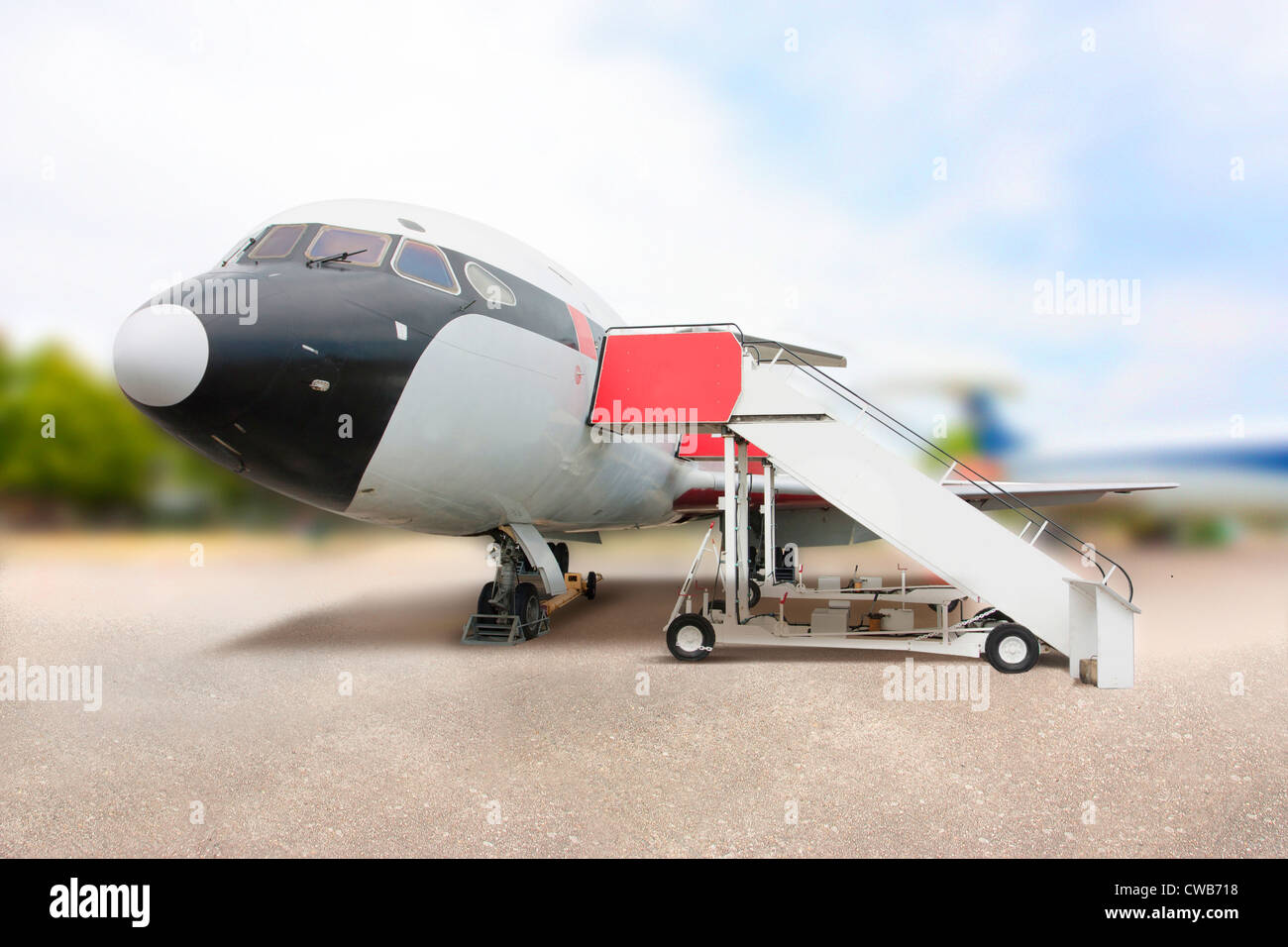 Airport steps vehicle hi-res stock photography and images - Alamy