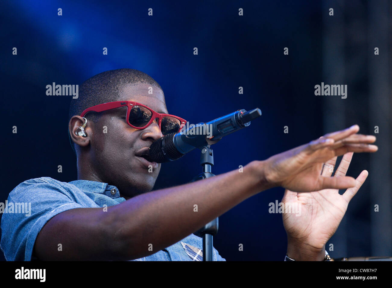 Timothy mckenzie aka labrinth hi-res stock photography and images - Alamy