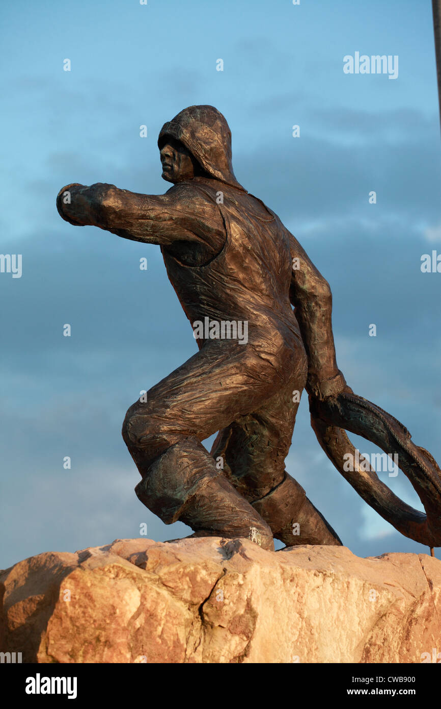 Statue to honour the RNLI, Seahouses Northumberland UK Stock Photo - Alamy