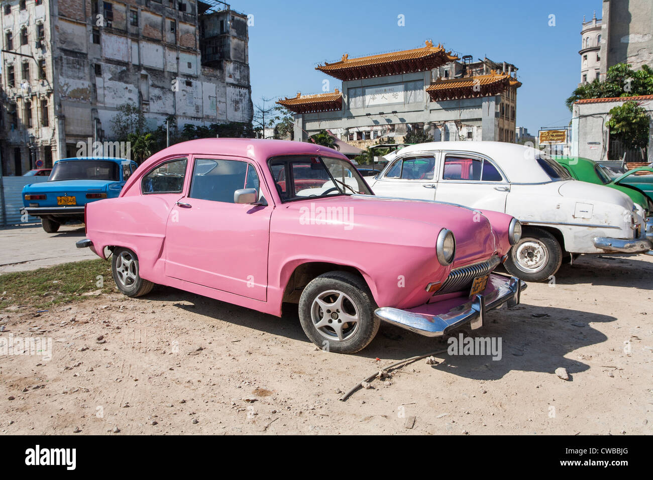 Pink car cuba hi-res stock photography and images - Alamy