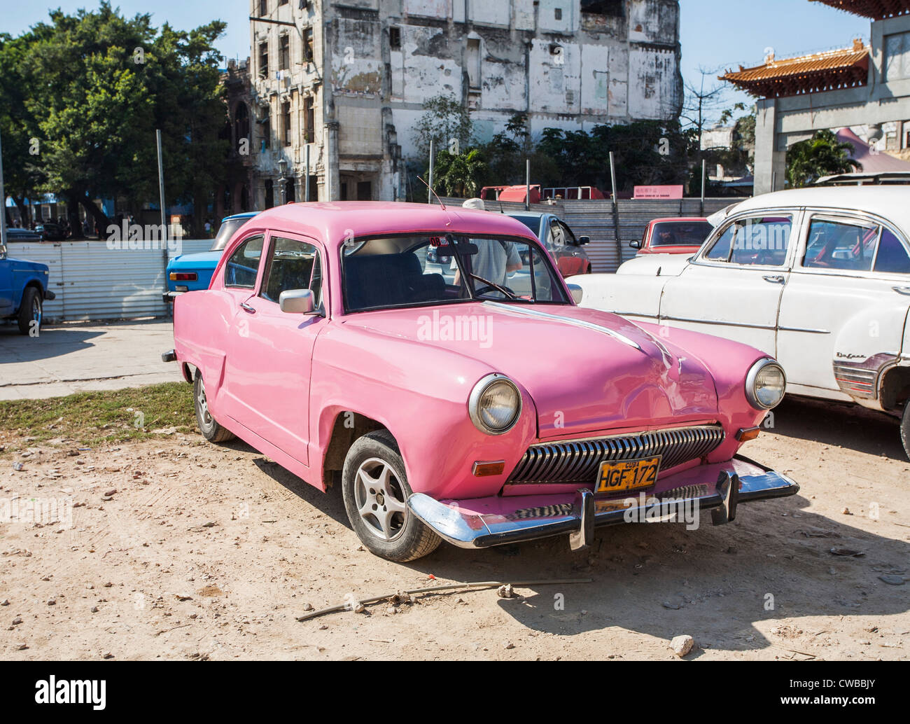 Pink car cuba hi-res stock photography and images - Alamy