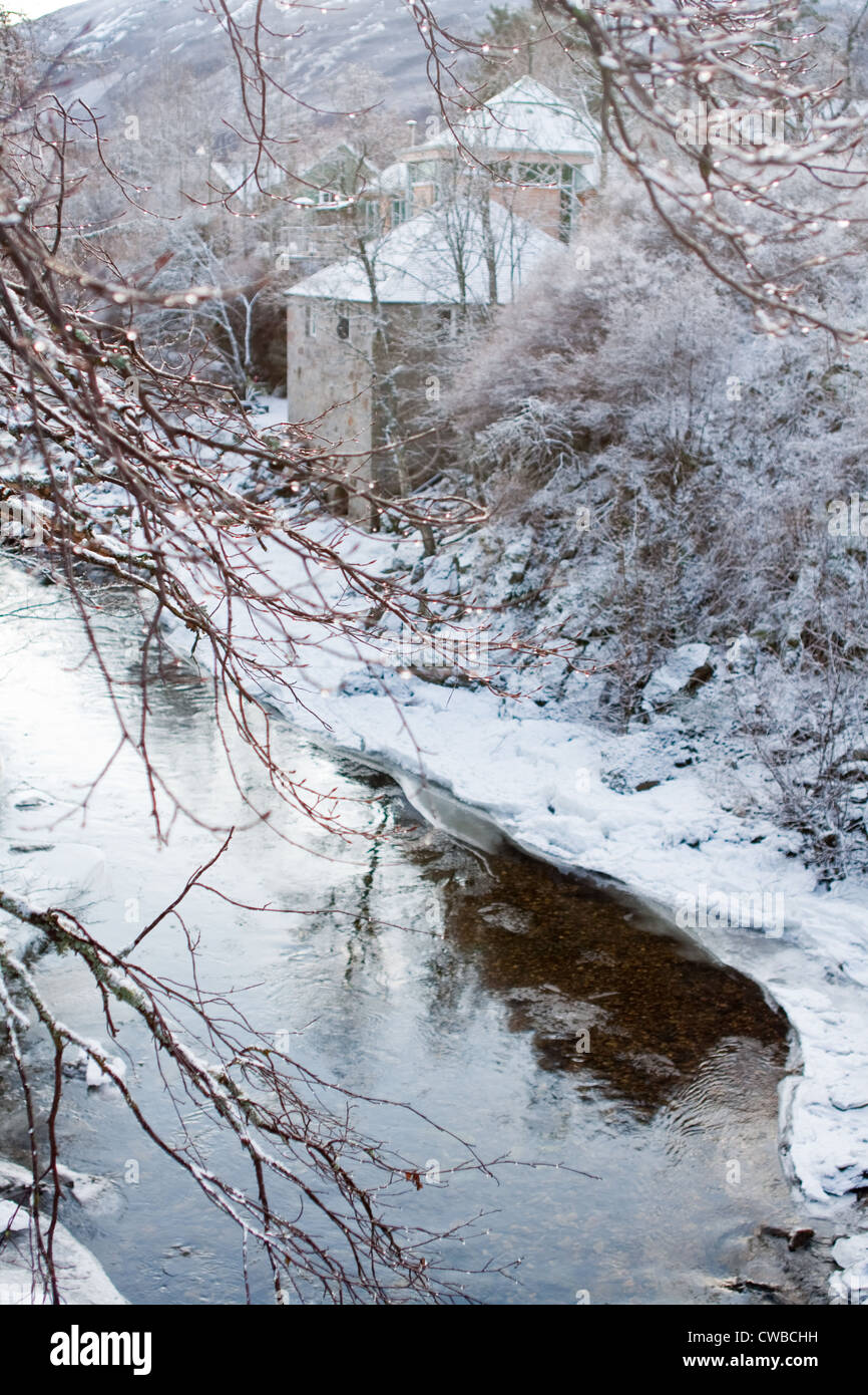River Dee frozen in Winter Stock Photo - Alamy