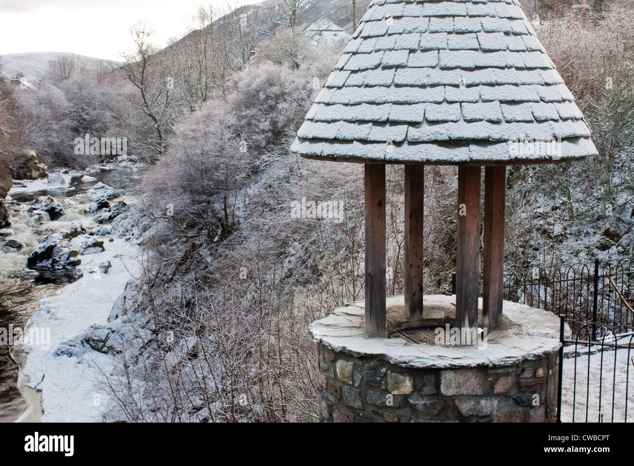 River Dee frozen in Winter Stock Photo - Alamy