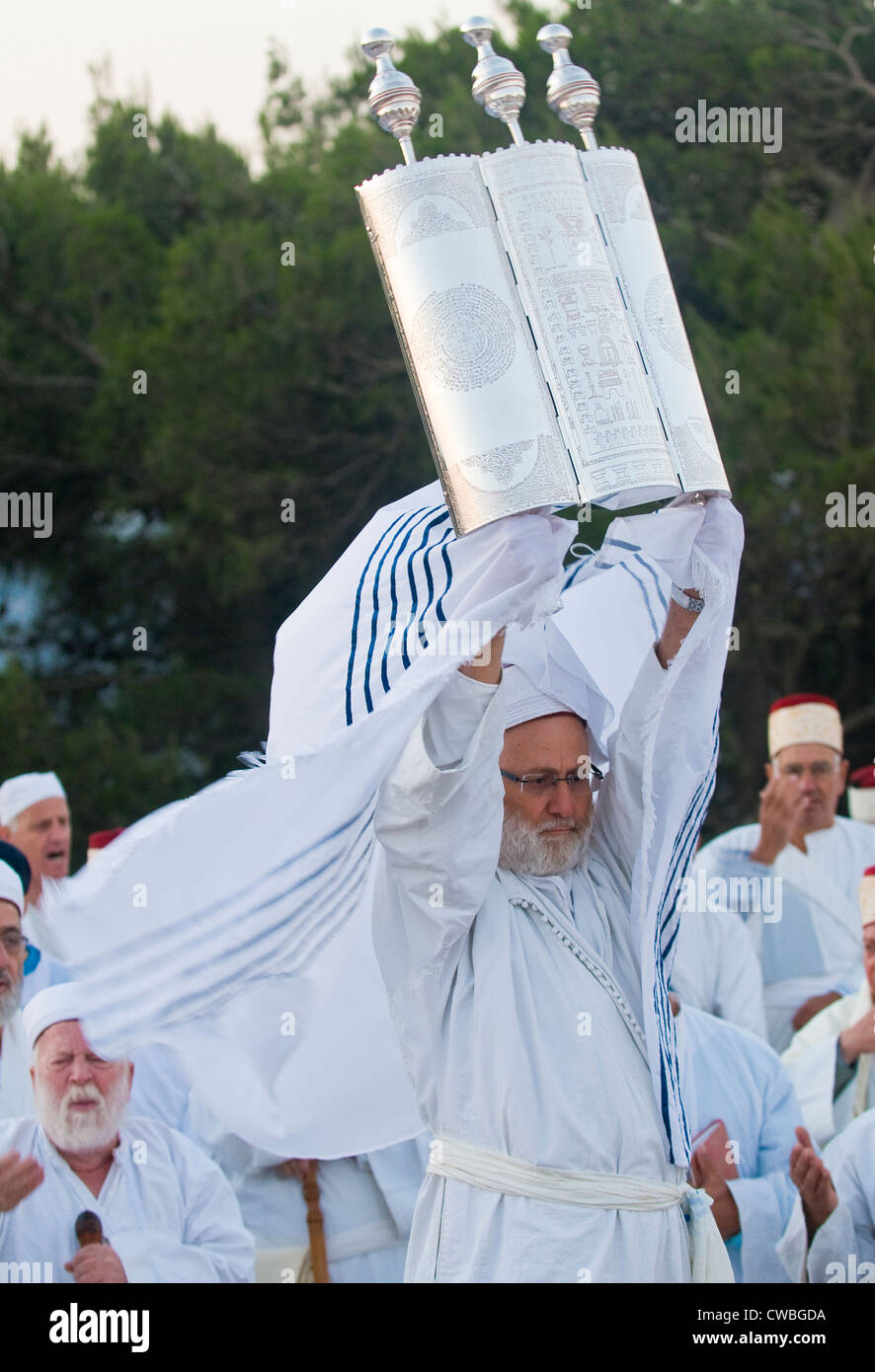 Ancient torah jewish scroll hi-res stock photography and images - Alamy