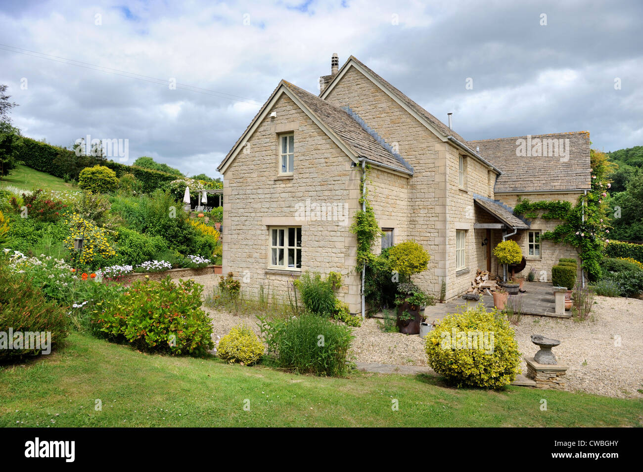 Detached house uk garden hi-res stock photography and images - Alamy