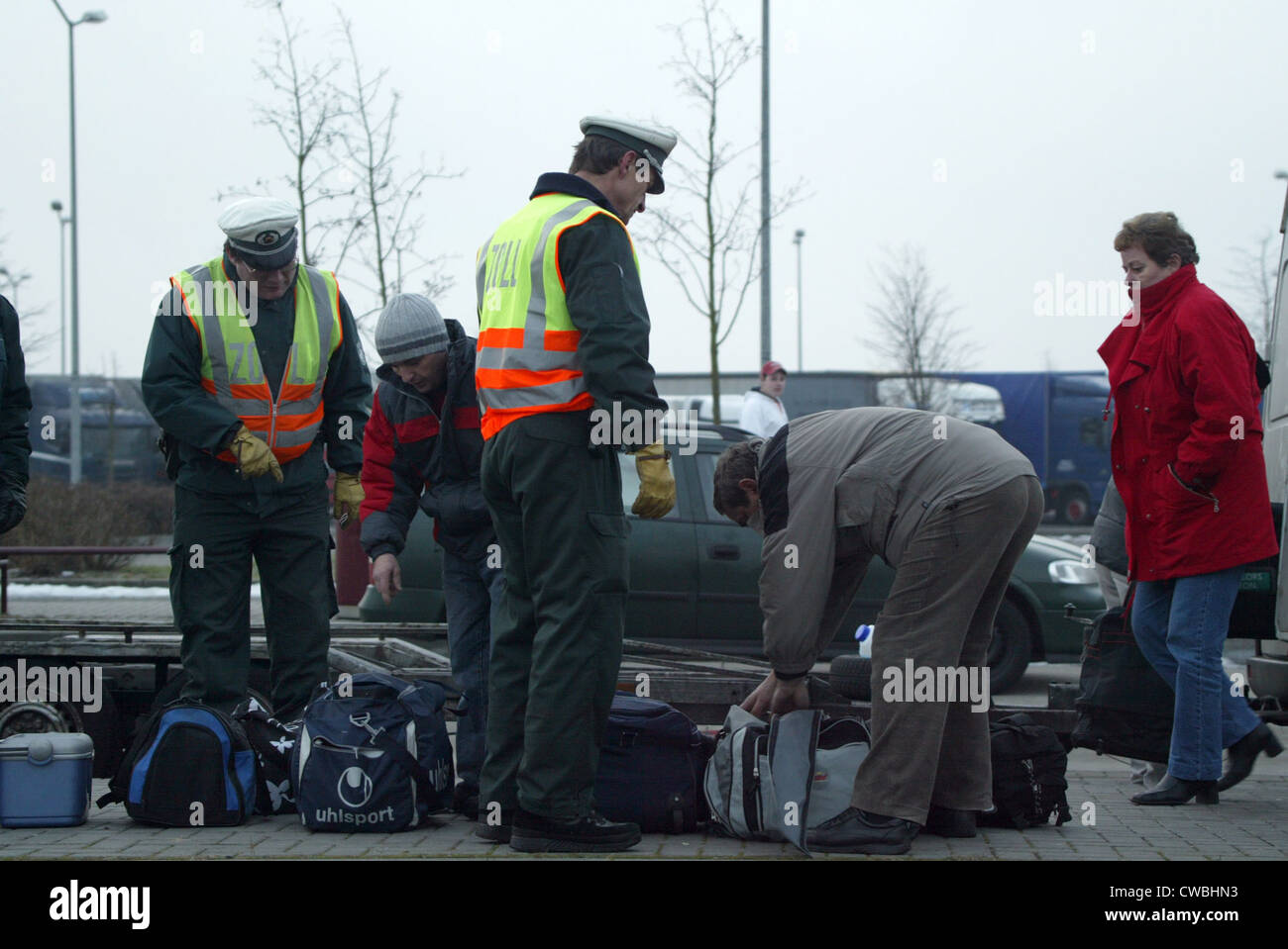 Customs officers search hi-res stock photography and images - Alamy