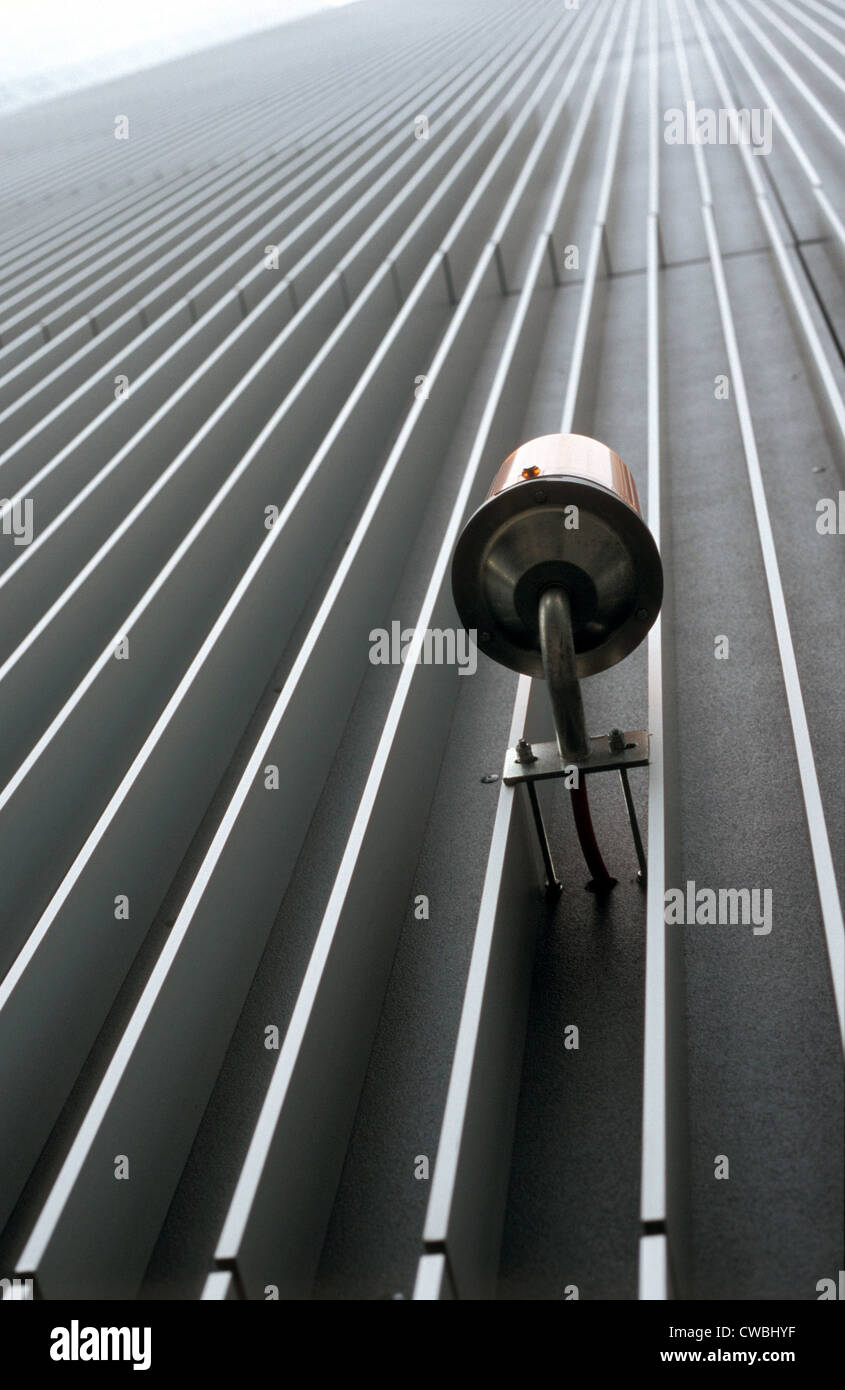 Warning light high rise building facade hi-res stock photography and ...