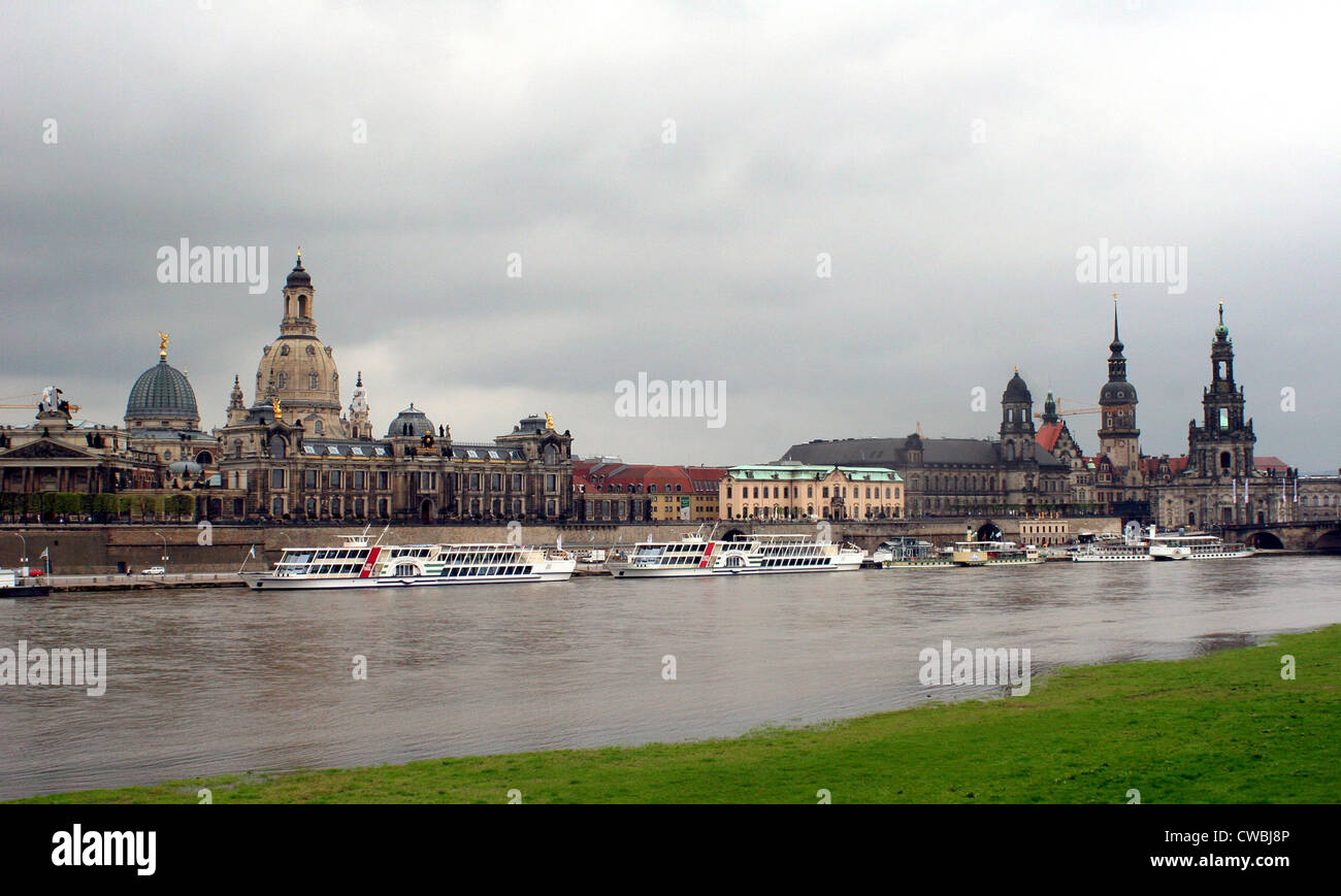 Dresden skyline pleasure boat hi-res stock photography and images - Alamy