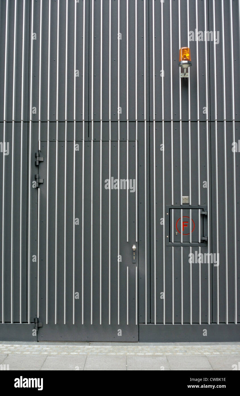 Access for the fire service in a high-rise building in Frankfurt's ...