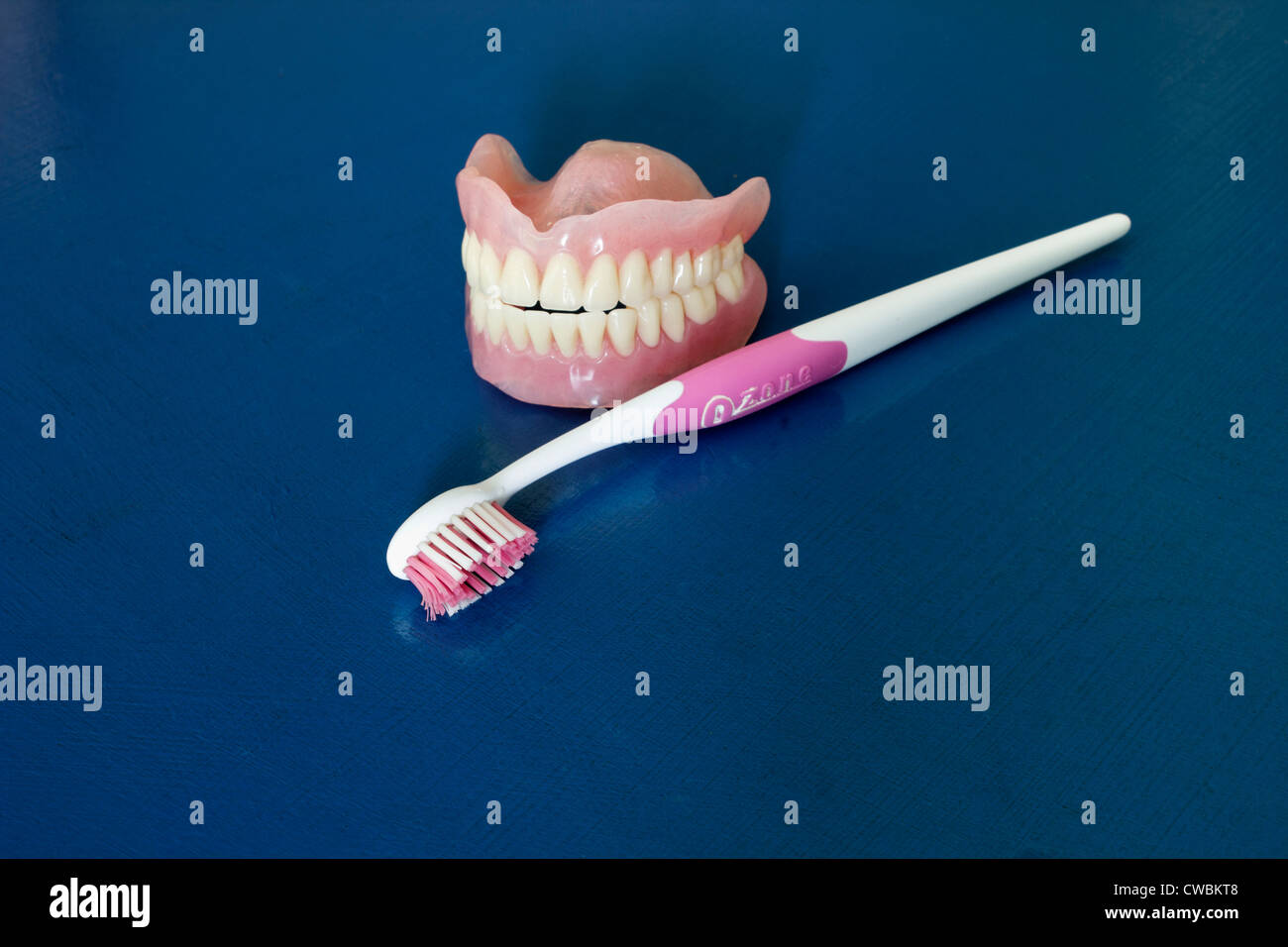 False teeth hi-res stock photography and images - Alamy