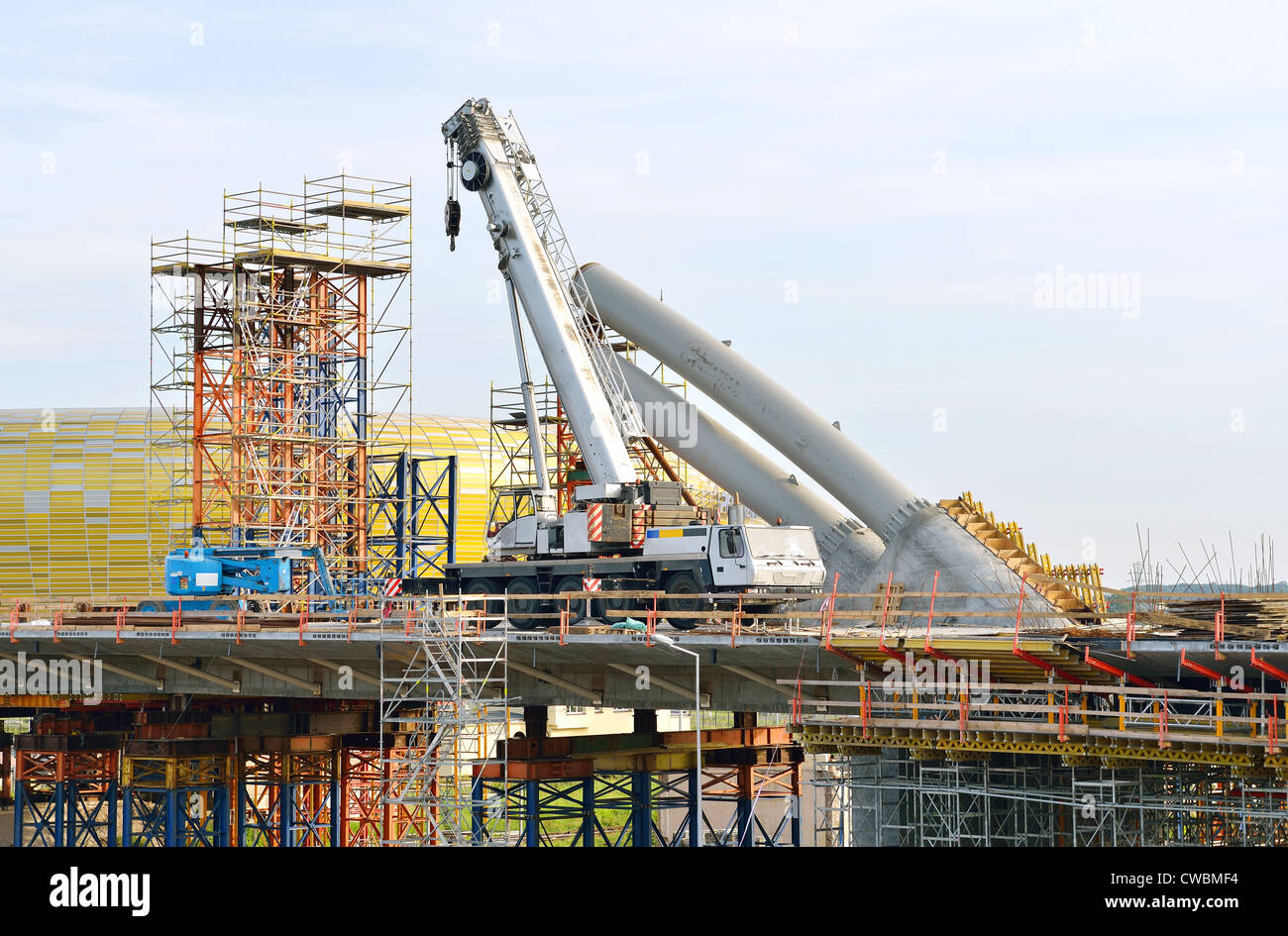 Bridge scaffolding hi-res stock photography and images - Alamy