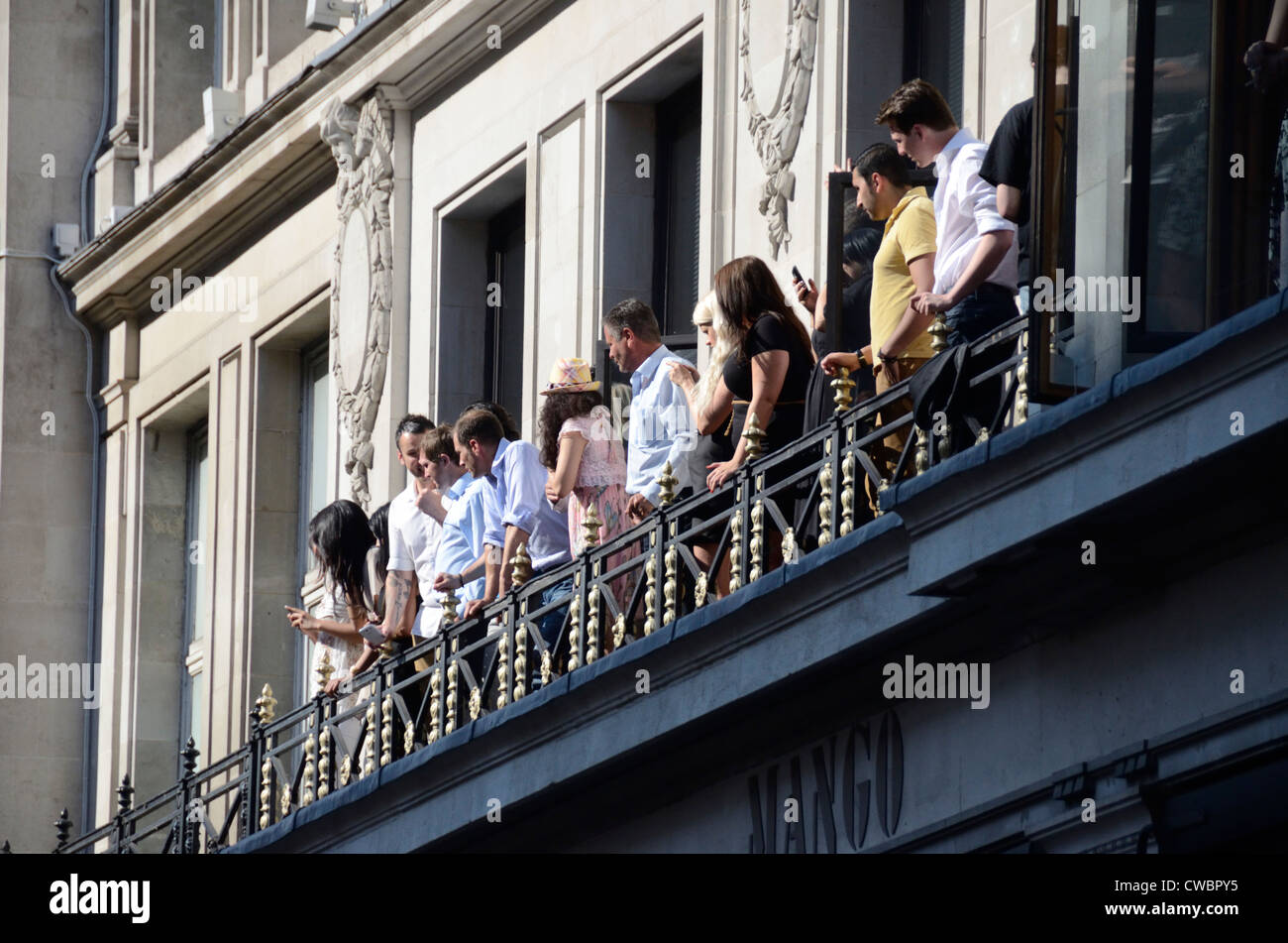 People watching balcony street hi-res stock photography and images - Alamy