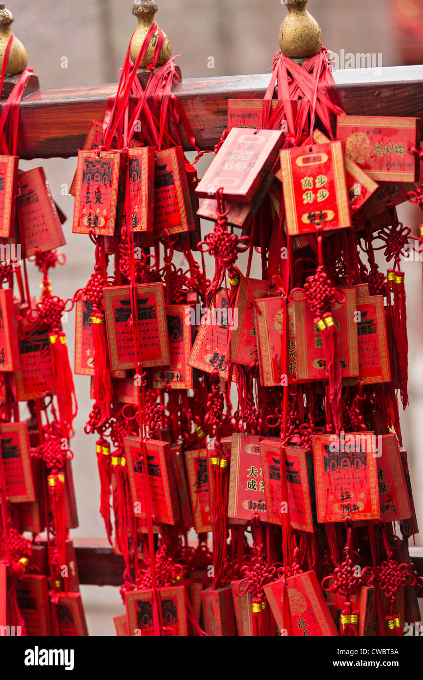 China offerings temple hi-res stock photography and images - Alamy